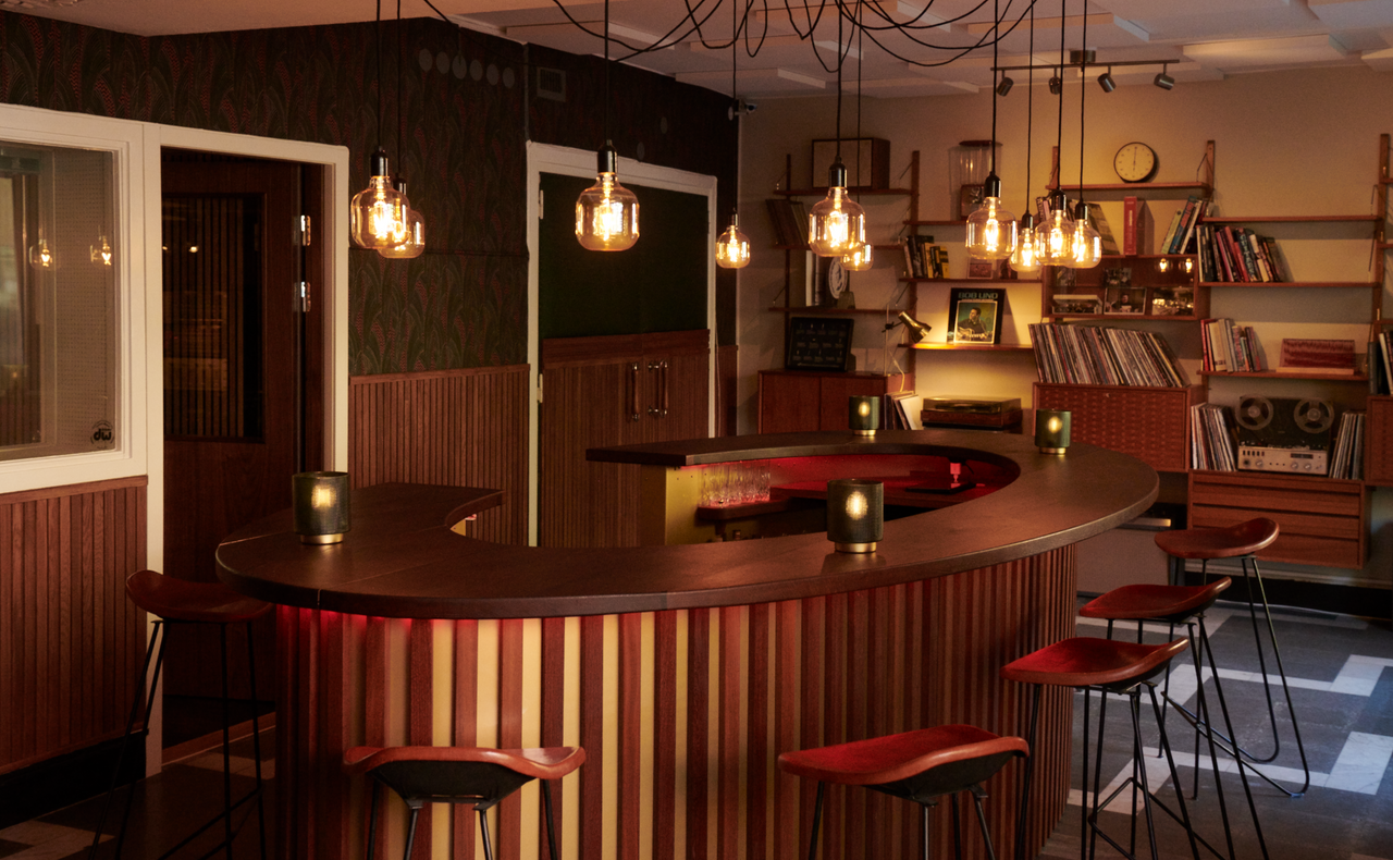 The bar & lounge – Atlantis Studios